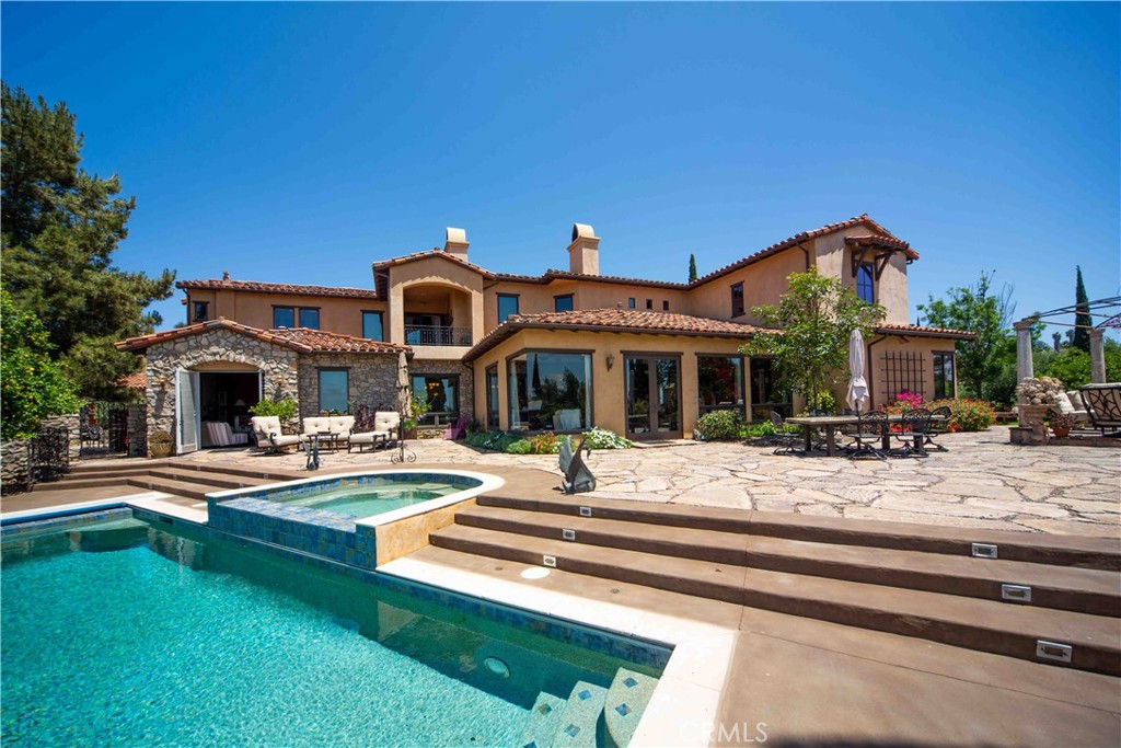 San Diego County woman Michelle Mack arrested in $8M shoplifting ring ...